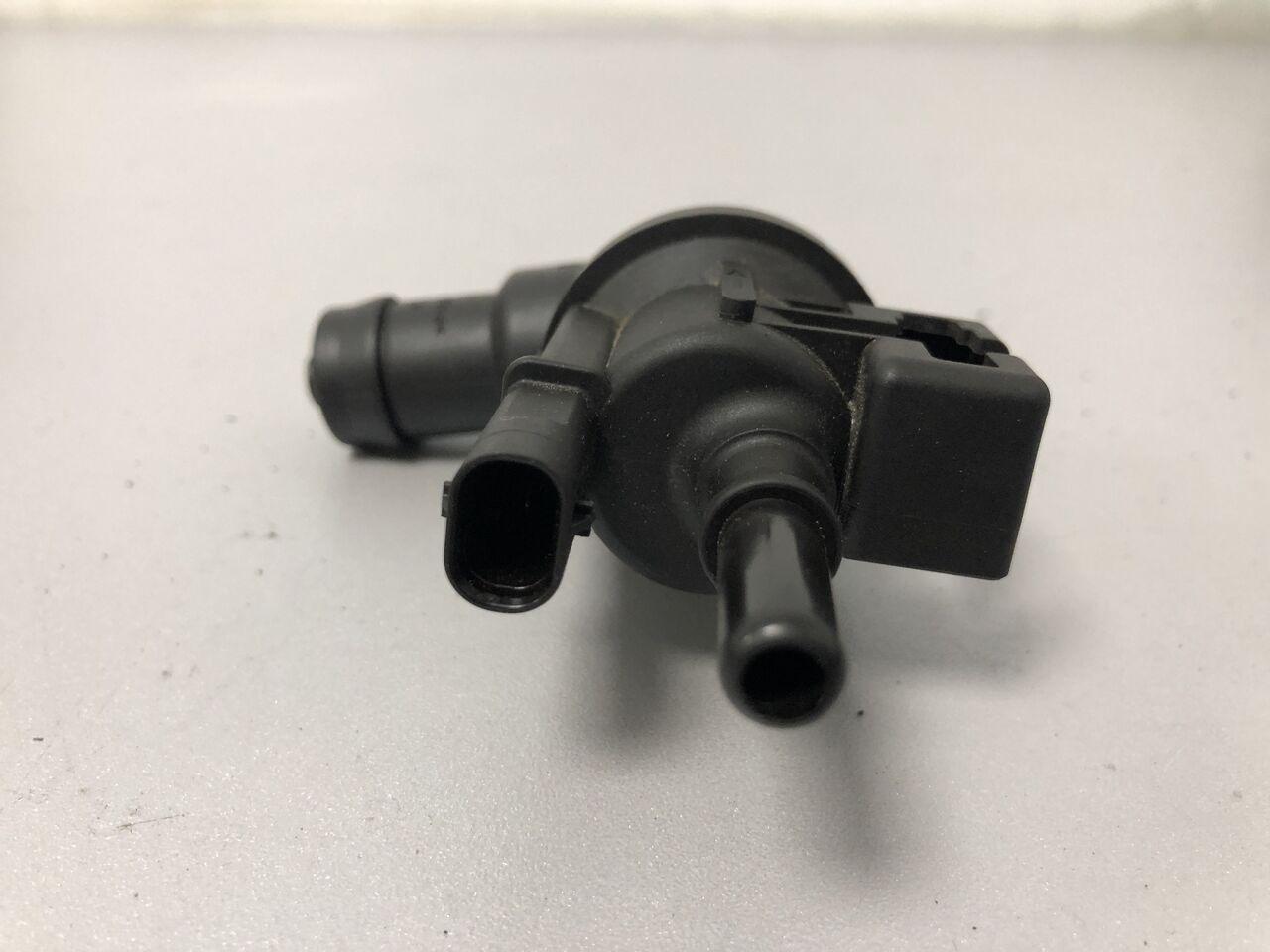 Купить Клапан вентиляції паливного бака BMW 3 13907643106 2019-, цена ...