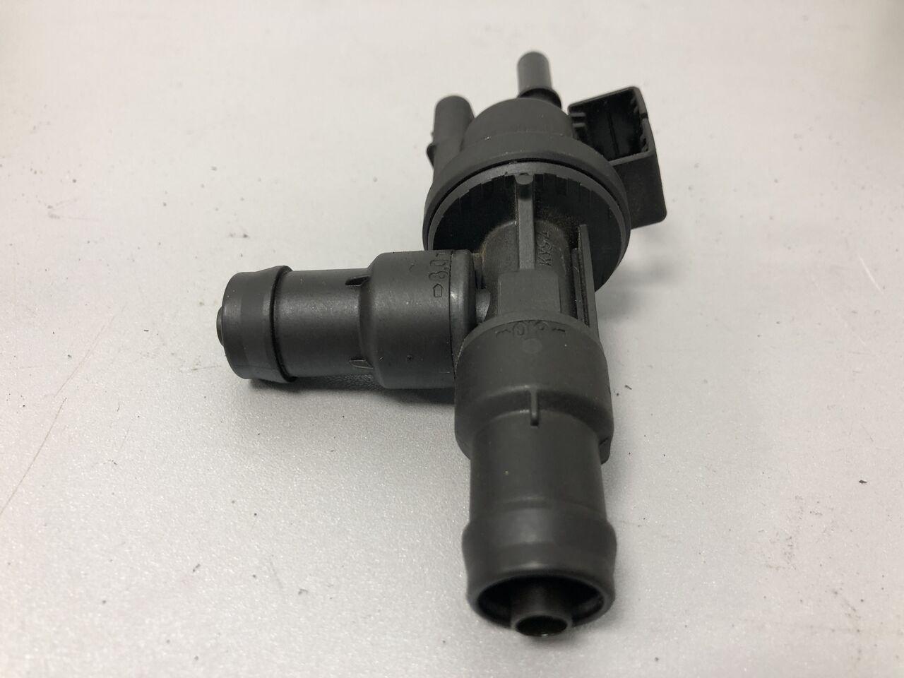 Купить Клапан вентиляції паливного бака BMW 3 13907643106 2019-, цена ...