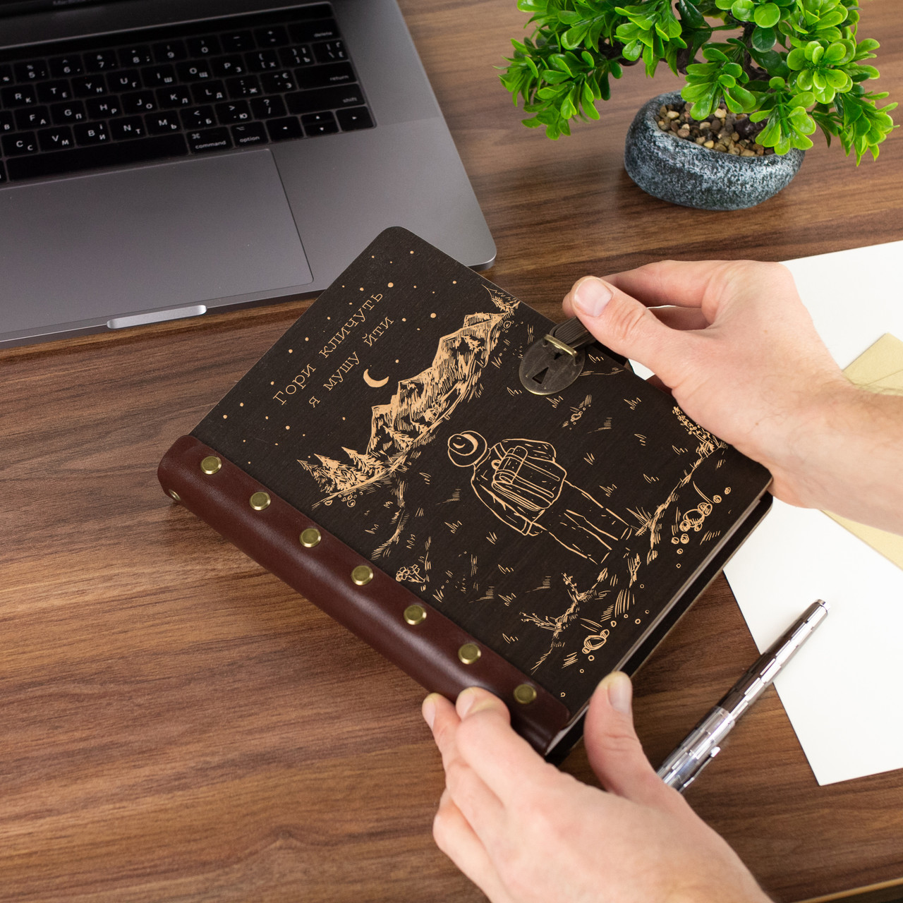 Деревянный Дневник для Ваших Планов с Гравировкой Гор, Подарок на ...