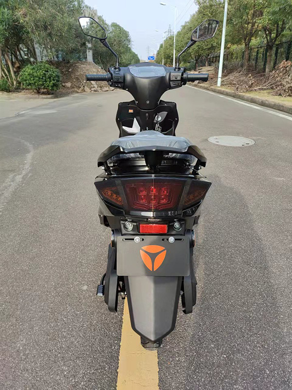 Купить Электроскутер YADEA LUNA Черный (119377), цена 48971.70 ₴ — Prom ...