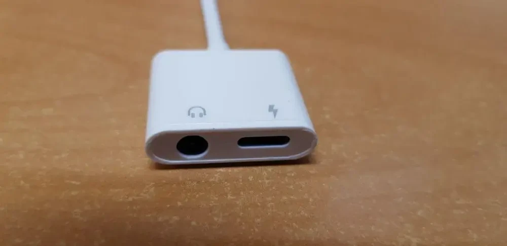 Переходник 2 в 1 адаптер Lightning разъем для наушников 3,5 мм (ID ...