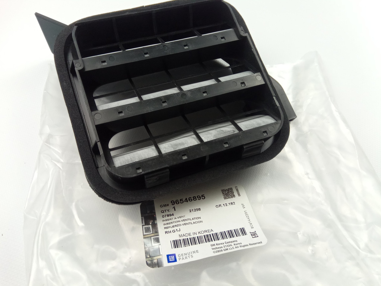 Решетка вентиляции багажника Lacetti, "GM" (96546895) правая, цена 204. ...