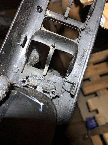 Дверна ручка ліва передня VW PASSAT B5 / GOLF 4 / BORA, SKODA SUPERB 1 ...