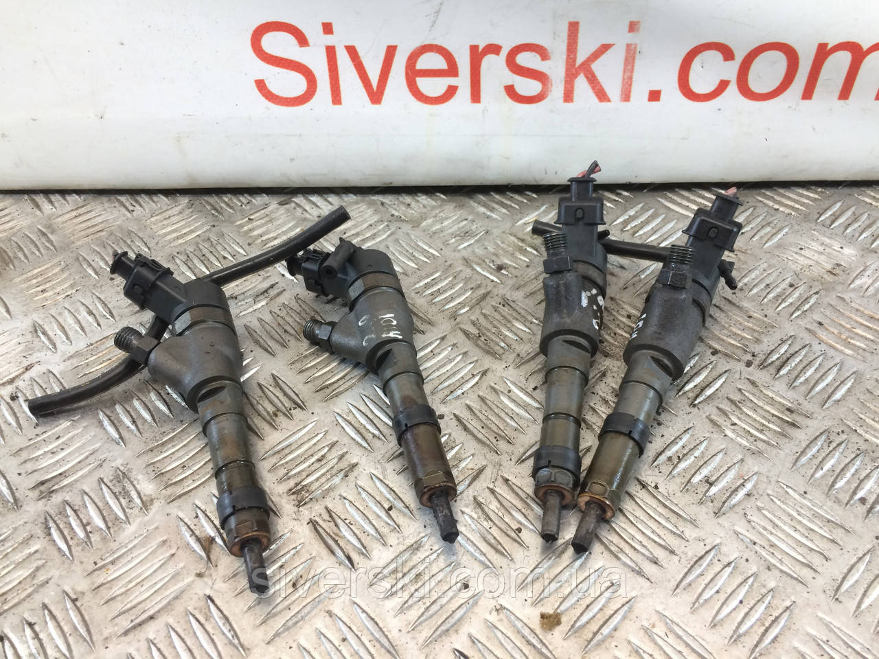 Форсунка дизельная, комплект форсунок Citroen Berlingo, Peugeot Partner ...