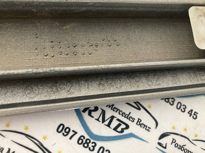 Купить Накладка (Молдинг) передньої лівої дверки Mercedes W211 ...