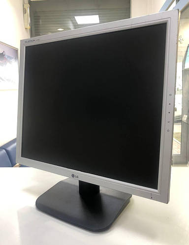 Купить Монитор 19" LG Flatron L1918S-SN. Б/у, скол на корпусе, пятна на ...
