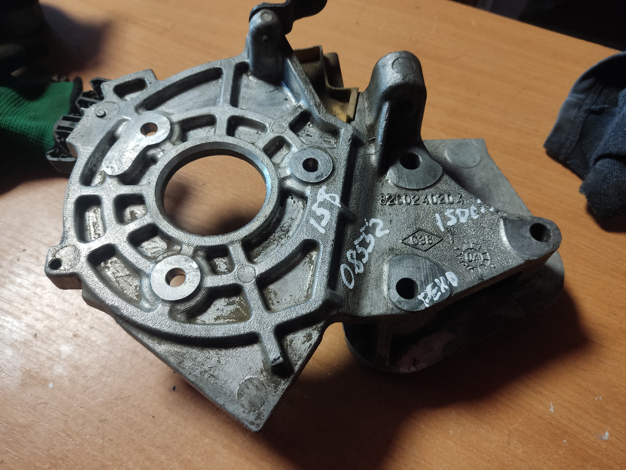 Кронштейн ТHВД RENAULT 1.9DCI 8200240204 08552 — в Категории ...