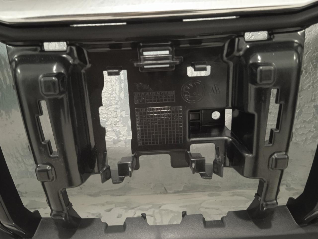 Купить Skoda Octavia 4решітка під радар хром оригінал 5e3853653, цена ...