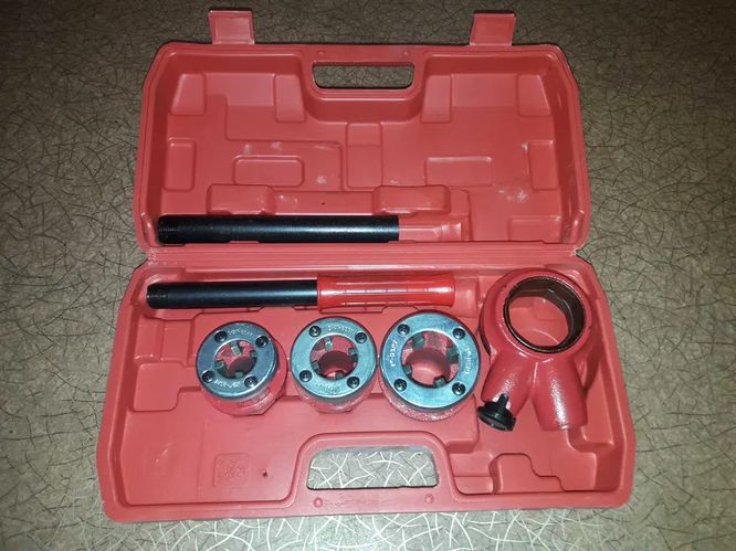 Купить Качественный набор плашек 3 шт для нарезки резьбы 1/2"; 3/4"; 1" INTERTOOL SD-8003(12 ...