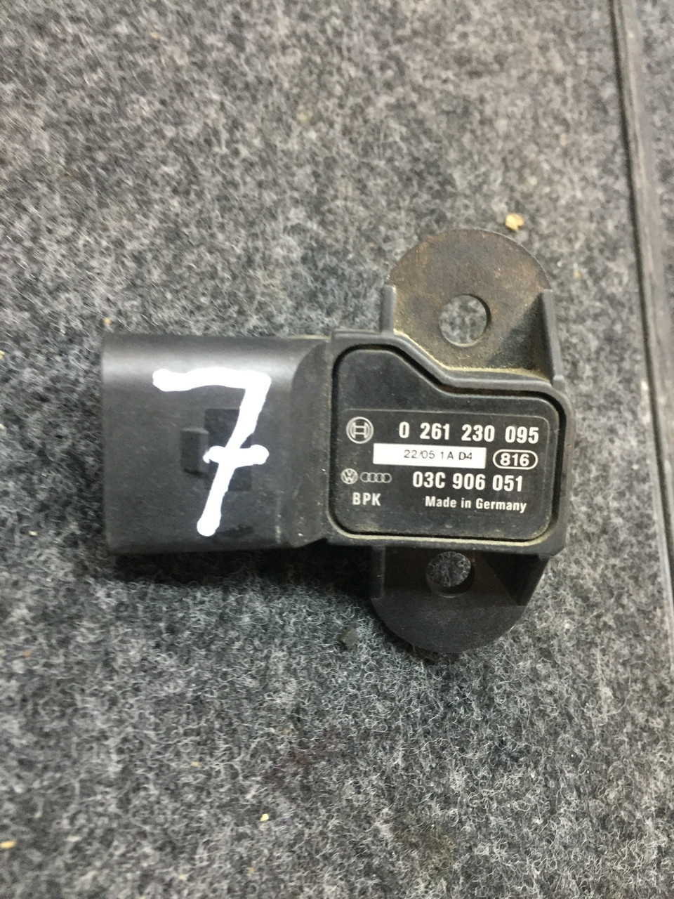 Купити Датчик тиску у впускному колекторі VAG 03C906051, ціна 620 ...