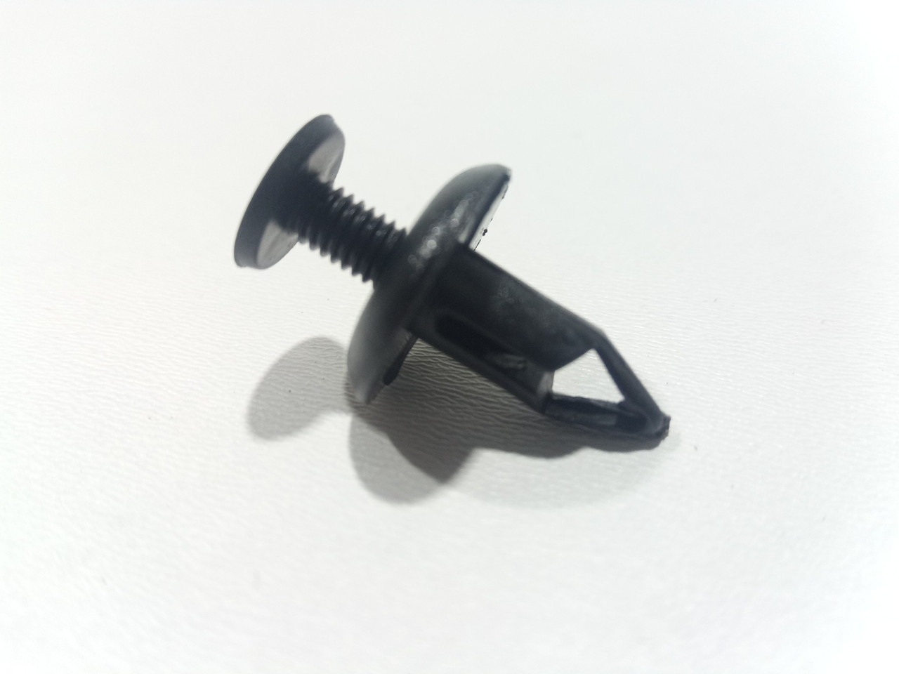 Купить Пистон крепления бампера, молдинга Chevrolet/Daewoo/Infiniti ...