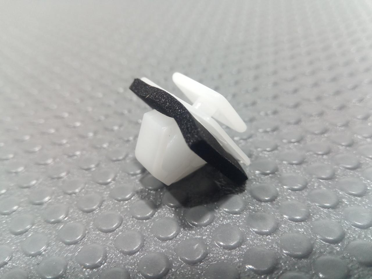 Пистон крепления молдинга Hyundai/KIA (15208) (877562E000): продажа ...