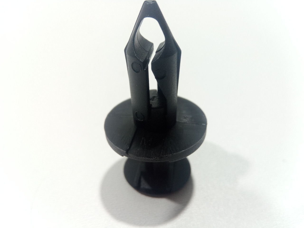 Купити Пістон кріплення підкрилка Audi/Ford/Renault/VW (11828 ...