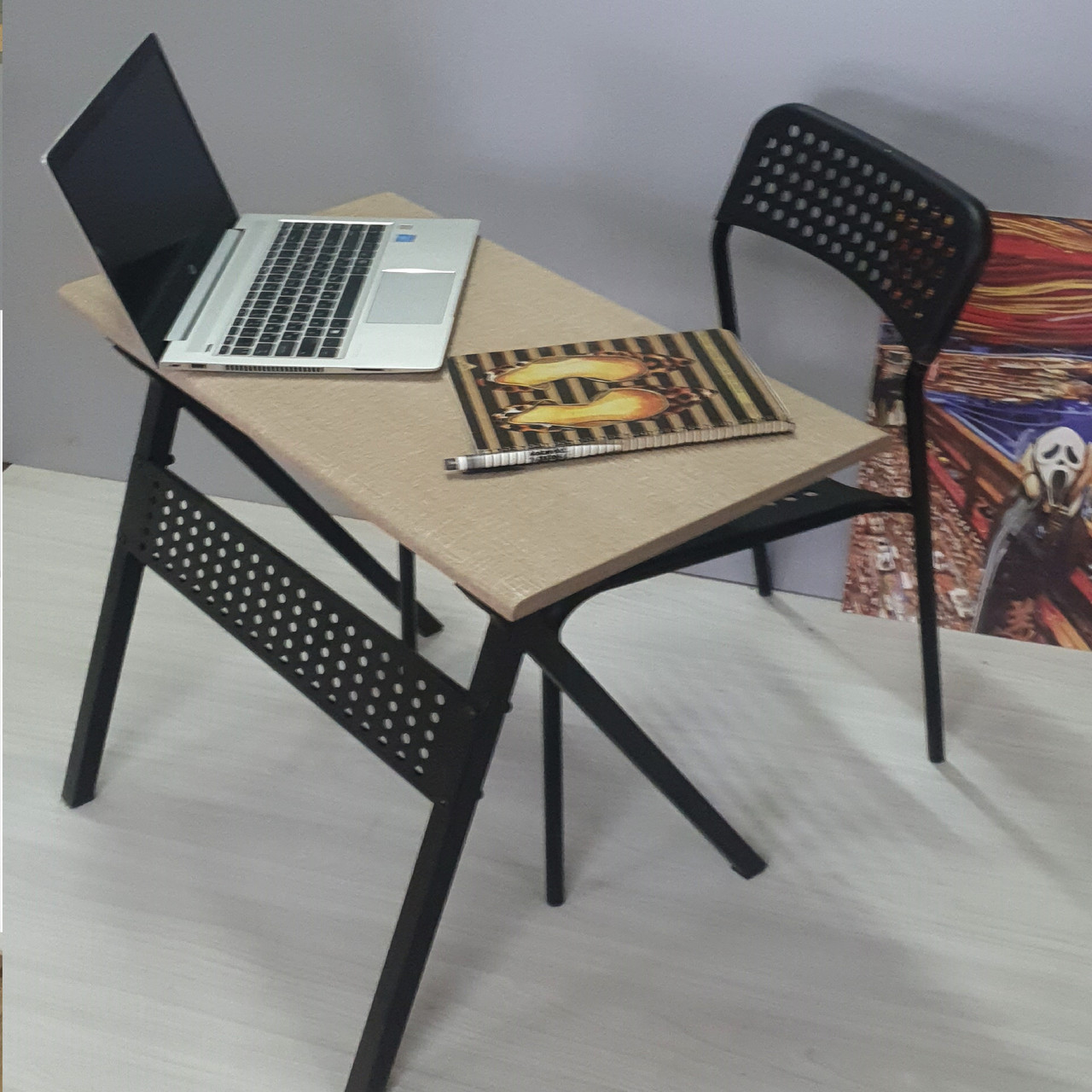 Комп'ютерний стіл. З регулюванням висоти. Стільниця "постформінг". (ID ...