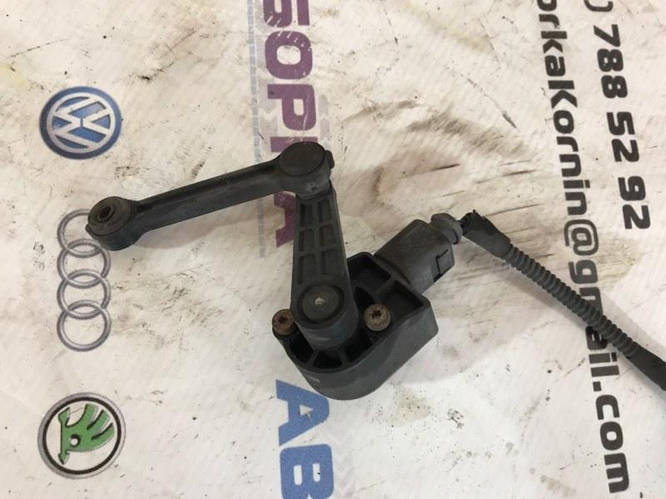 Купить Датчик уровня положения кузова Audi Q7 2013 года 7L6616571, цена ...