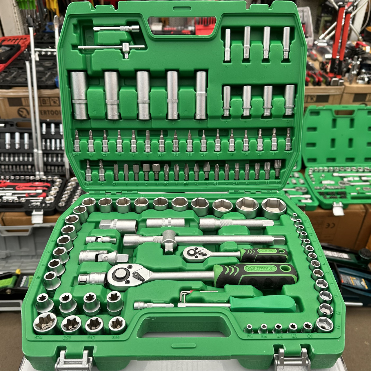 Купить Набор инструментов 108 ед. INTERTOOL ET-6108sp на две трещотки 1 ...