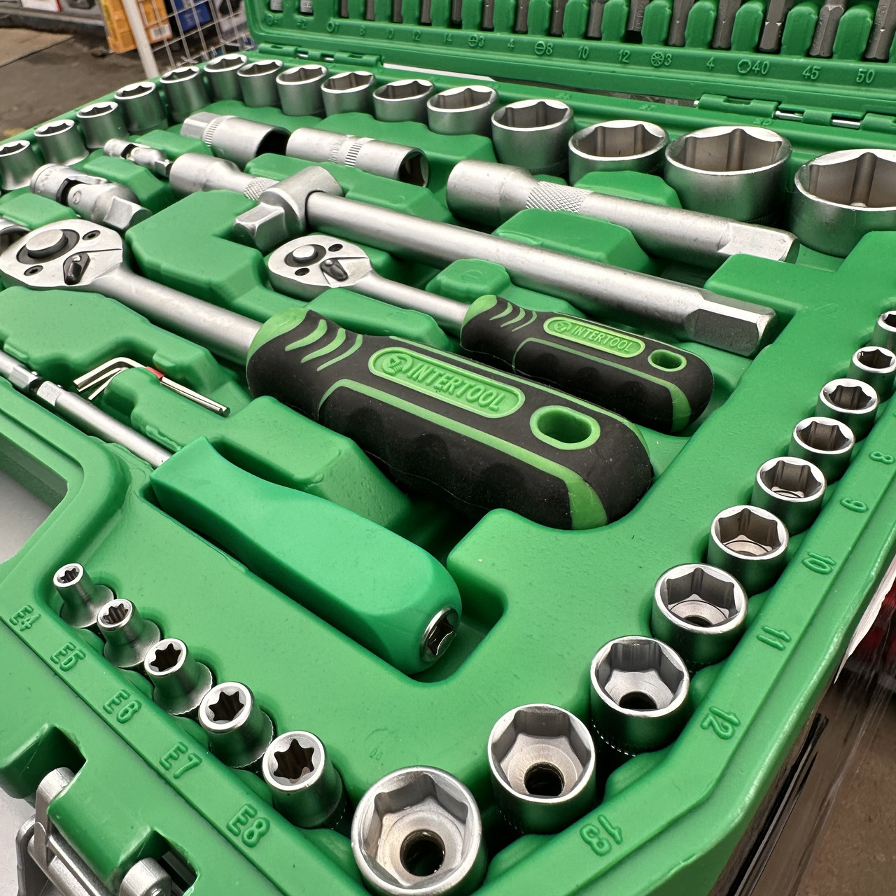 Купить Набор инструментов 108 ед. INTERTOOL ET-6108sp на две трещотки 1 ...
