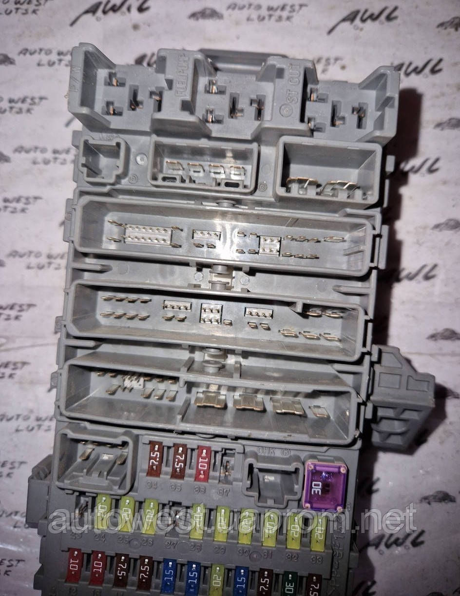 Купить Блок предохранителей салона Honda CR-V III 38200-SWA-D12, цена ...