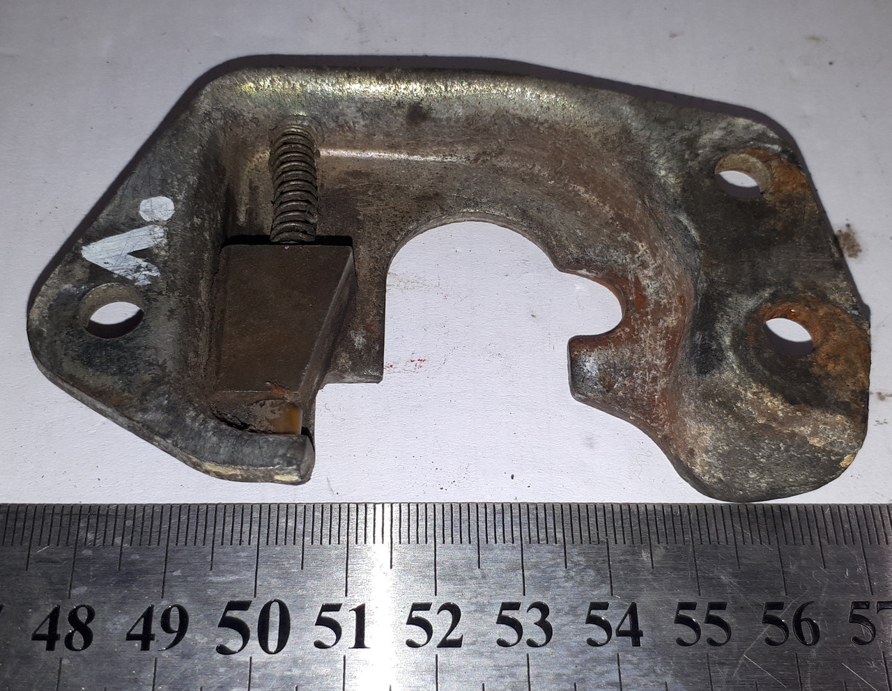 Фиксатор замка левой двери ракушка ВАЗ 2101 2102 2103 2104 2105 2106 2107 2121 21213 Нива Тайга ...