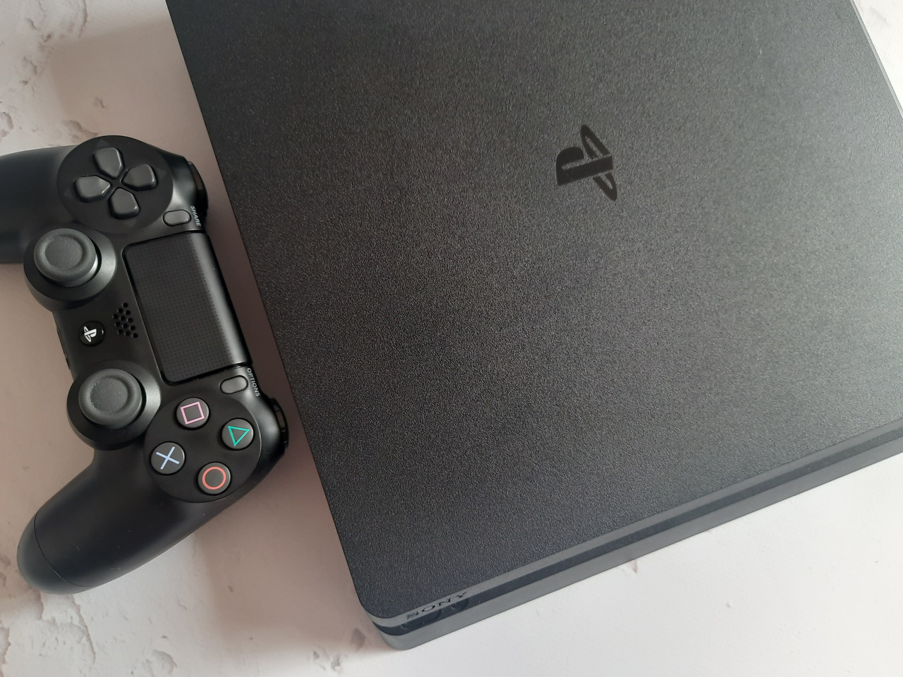Купить Playstation 4 Slim 1 Тб, Приcтавка PS4, Один джойстик, цена 9000 ...