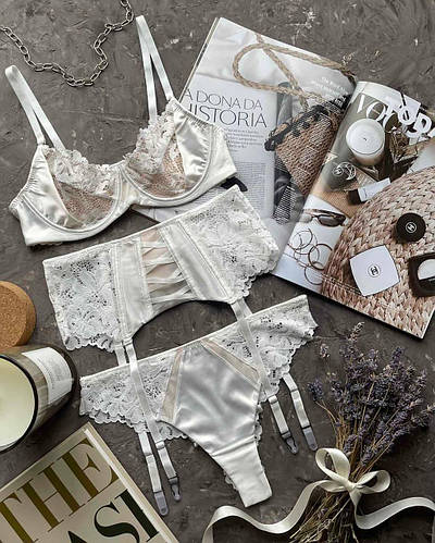 Женское нижнее белье с кружевом и атласом комплект 3 в 1 кремовый ...