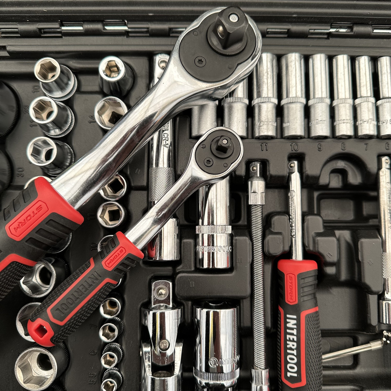 Купити Набір інструментів на 111 од. INTERTOOL ET-8111 серія STORM на дві тріскачки 1/2 та 1/4 з ...