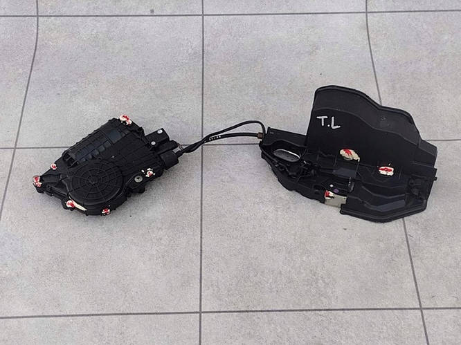 Купить ЗАМОК ДОЖИМ ДВЕРИ ЛЕВЫЙ ЗАД 7185687 BMW 7 F01 F02, цена 2800 грн ...