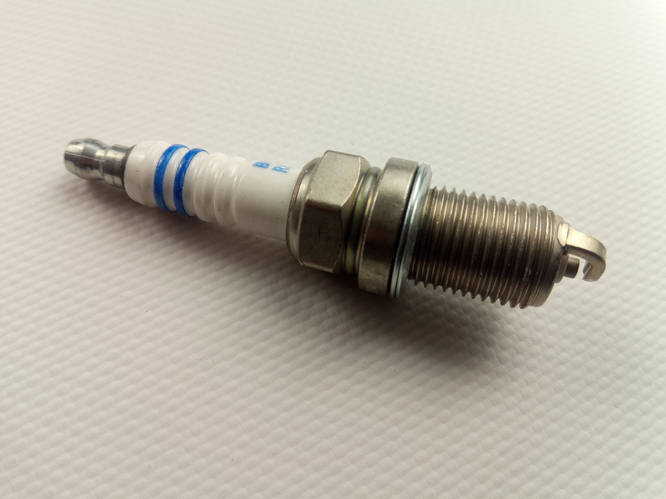Свічка запалювання BOSCH PLUS FR7DCX +11 (ВАЗ 2110-12, 16 кл ...
