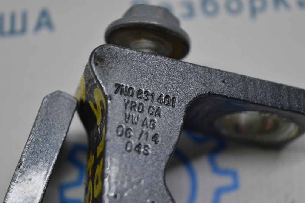 Купить Петля двери нижняя зад лев VW Passat b7 USA 7N0-831-401-C, цена ...
