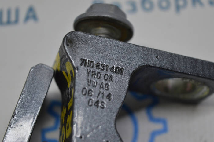Купить Петля двери нижняя зад лев VW Passat b7 USA 7N0-831-401-C, цена ...
