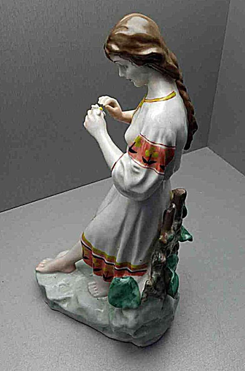 Купити Скульптура статуетка Б У Фарфорова статуетка Гадання на ромашці Повна фабрика ціна 720