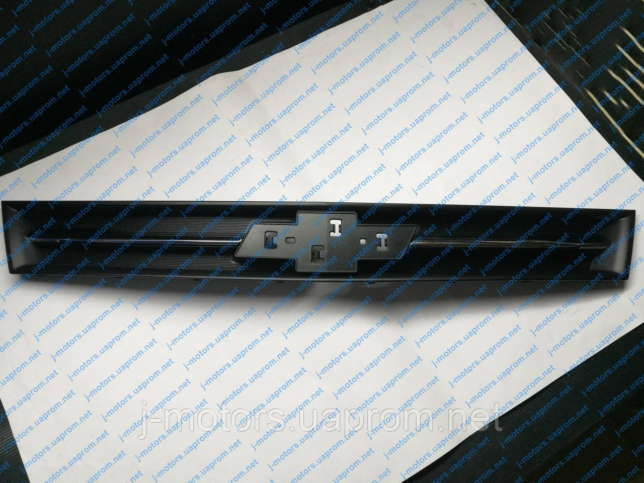 Решітка радіатора верхя Трекер Тракс - GM 42615979, 94532311: продаж ...