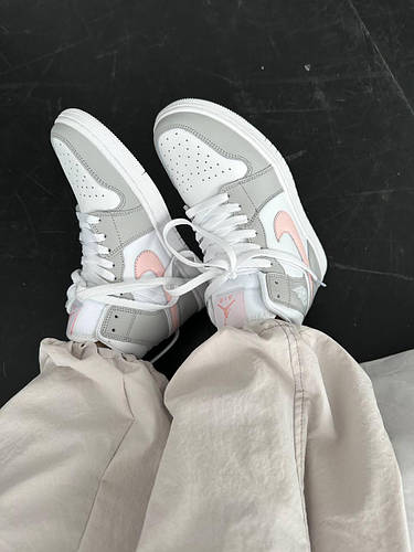Купить Женские кроссовки NIKE AIR JORDAN RETRO 1 LIGHT GREY / PINK ...