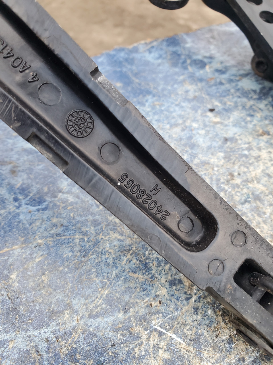 Купить Рычаг дворника Mercedes W164 A1648200640 A1648200540 Mercedes ...