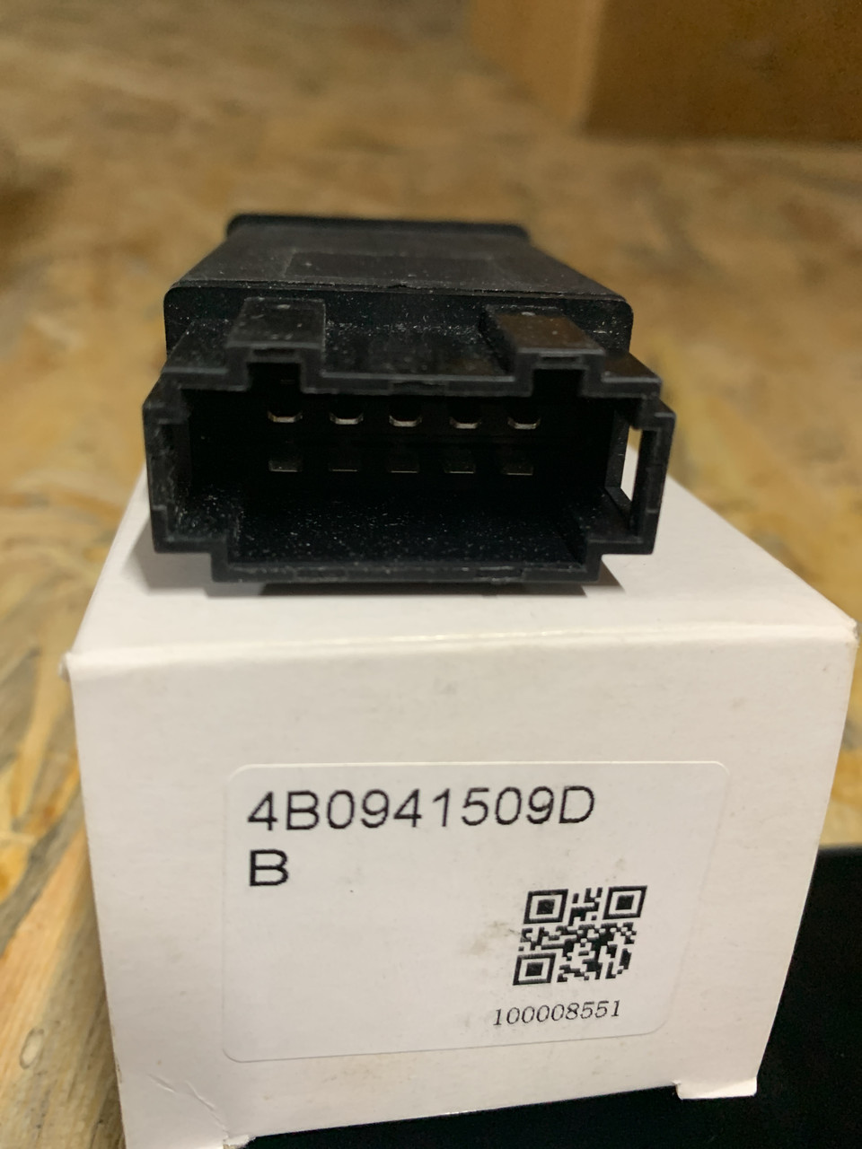 Купити Аварійна кнопка Audi A6 зі5 4B0941509D, ціна 699 ₴ - Prom.ua (ID ...