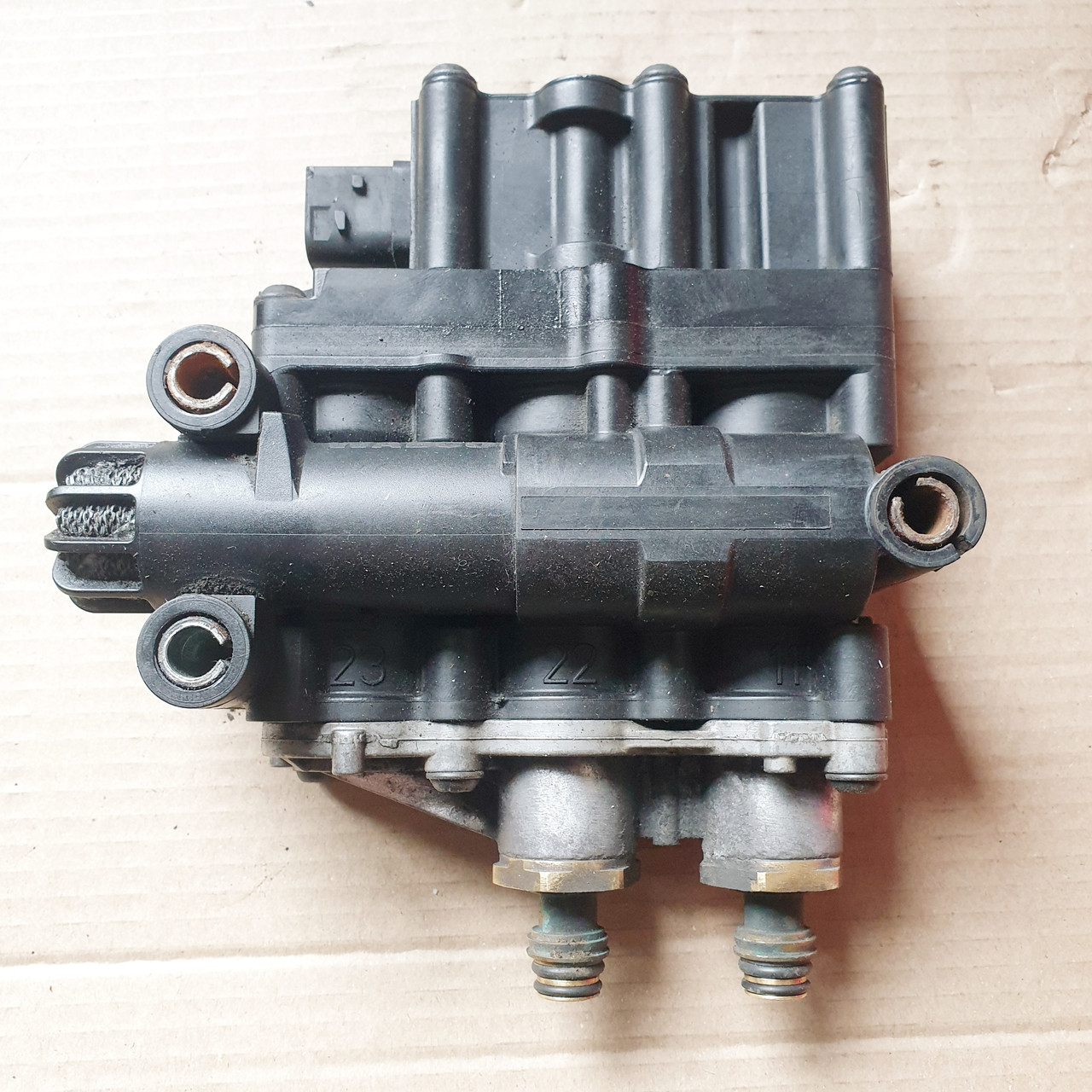 Кран клапан підвіски ECAS Scania 1889796 Wabco 4728900500 (ID ...