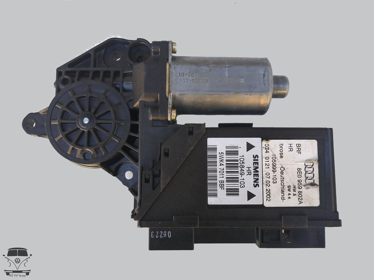 Моторчик электро стеклоподъемника задний (правый) (8E0 959 802 A) Ауди ...