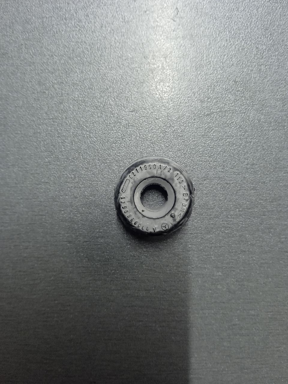 Втулка Кабіни Mercedes (для Распорки) — Купити Недорого на Bigl.ua ...