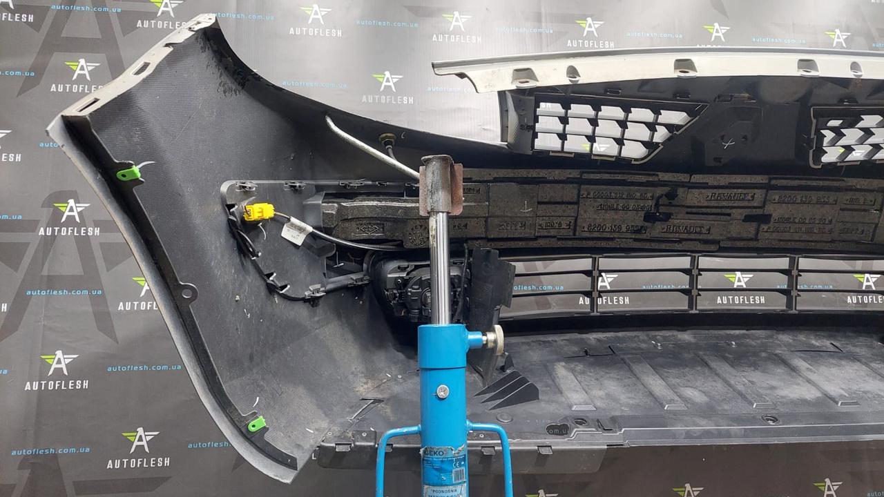 Бампер передний в сборе 7701474769, 8200140334 Renault Scenic 2 сценик ...