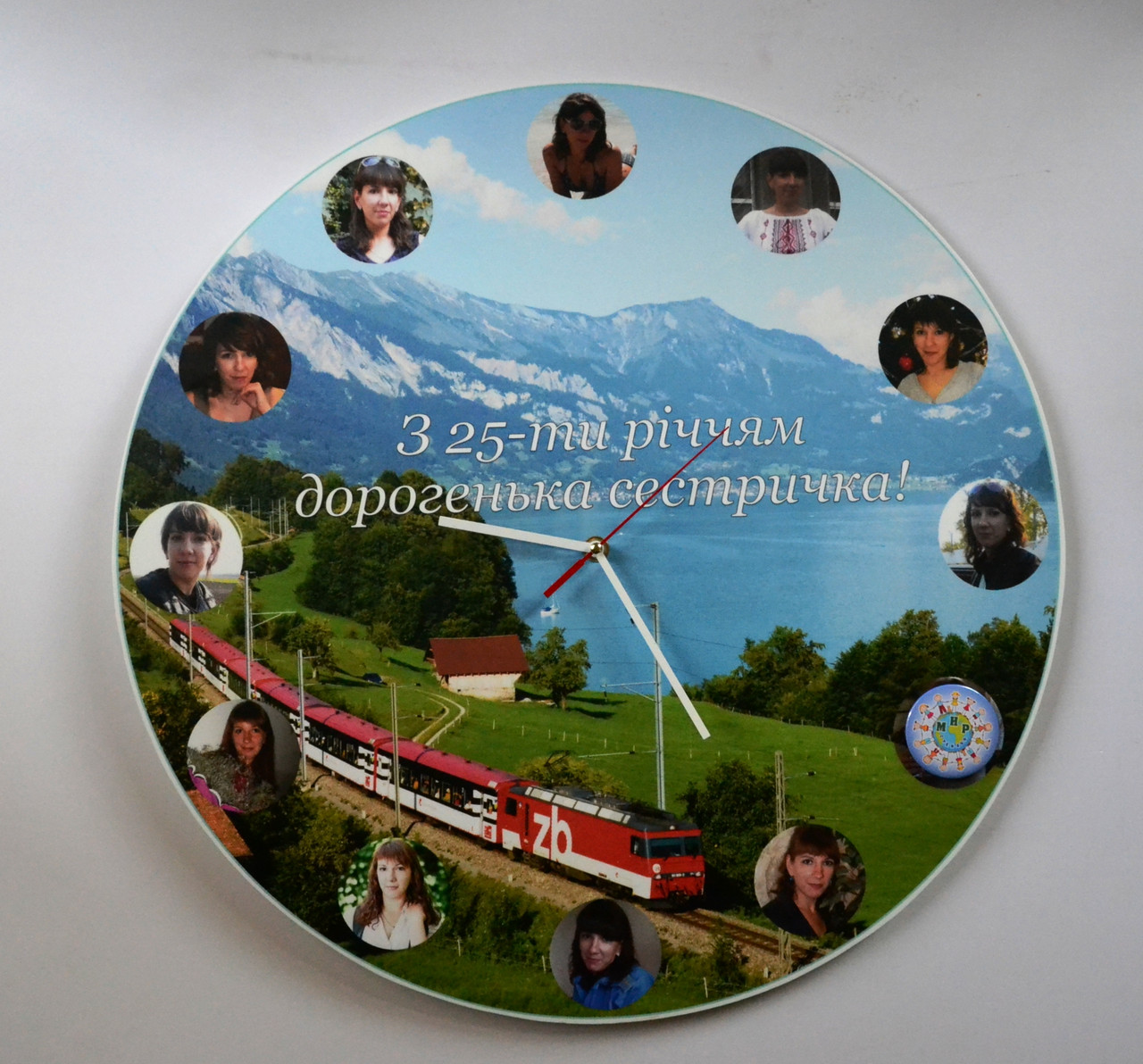 Часы Настенные подарочные с фотографиями от Мир стендов - 312243484