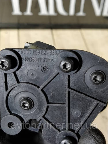 Купить Моторчик замка крышки багажника Audi A4 B6, A6 C5 8E9827833 ...