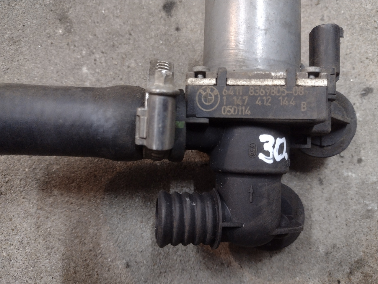 Клапан опалювача BMW E39 E46 E52 E83 8369805 кран печива БМВ е39 е46 ...