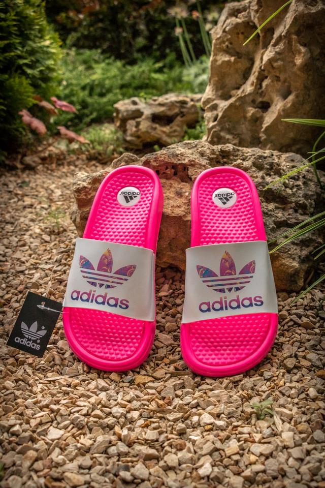 Женские шлепанцы Adidas (розовые) яркие красивые модные летние тапки ...