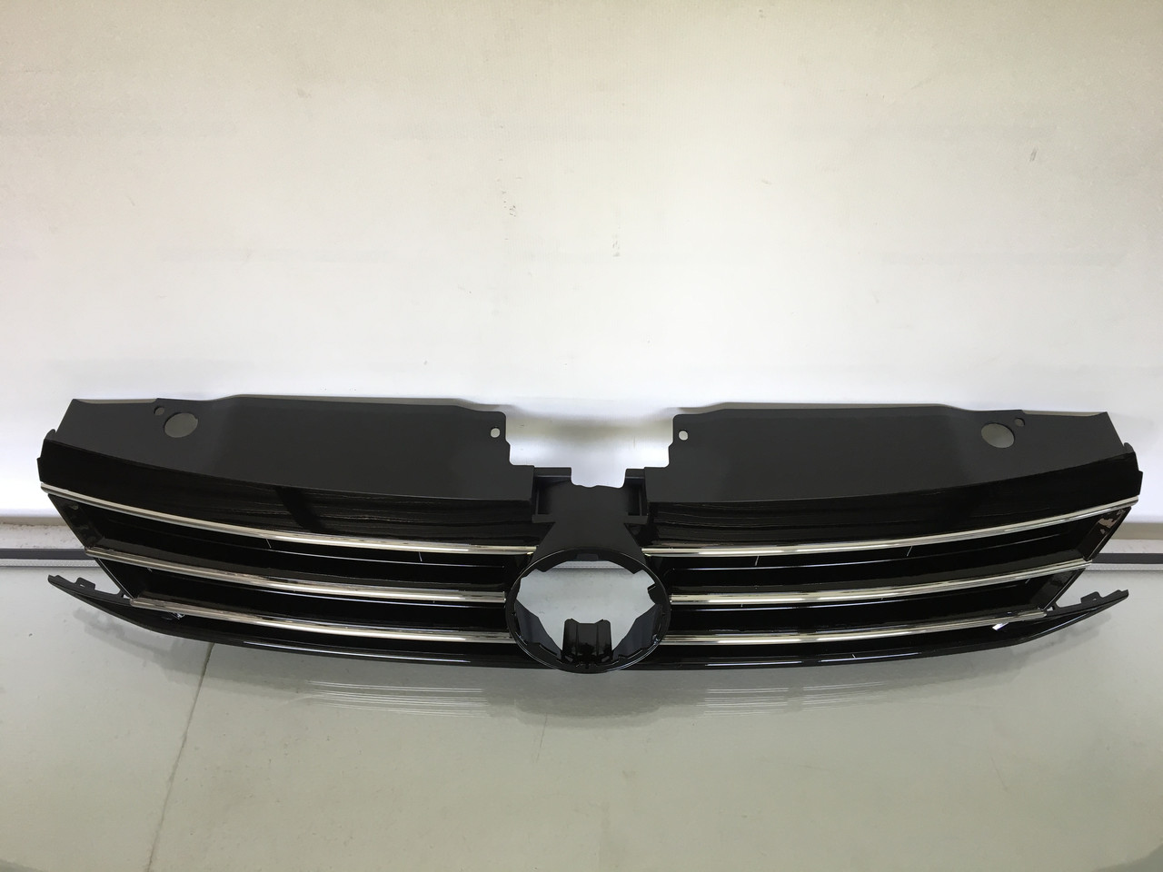 Решетка радиатора grill VW Jetta 15-18 5C6-853-651-AJ-ZLL (ID ...