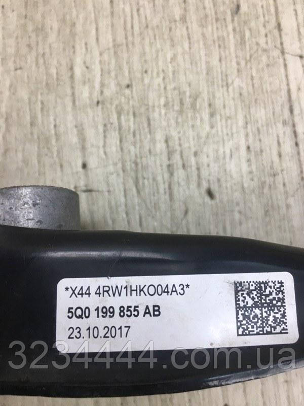 Купить Кронштейн опори двигуна передн. VOLKSWAGEN JETTA USA 18- 5Q0 199 ...