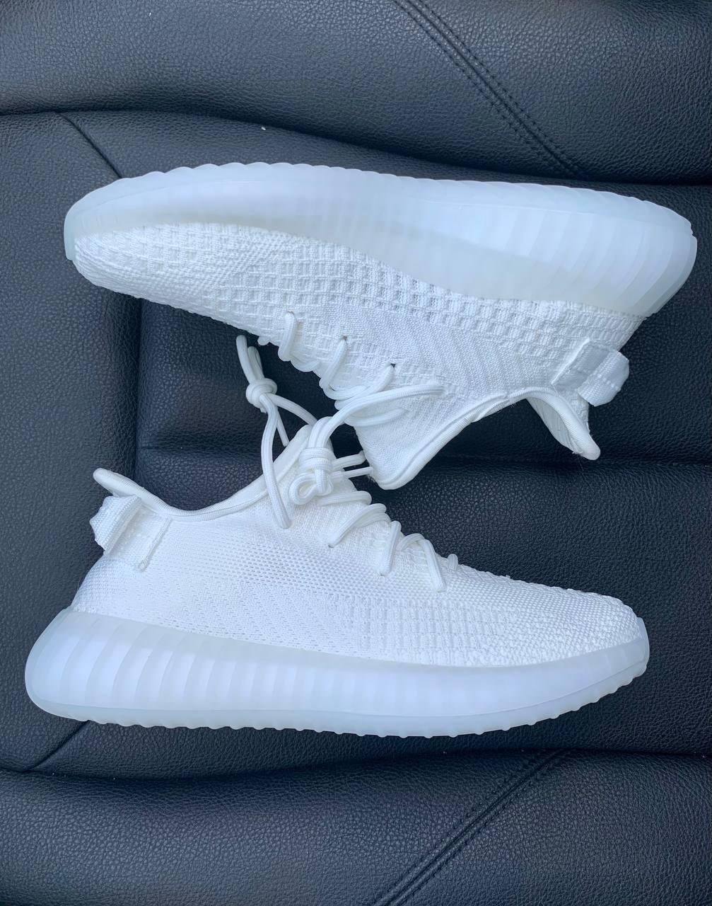 Купить Женские кроссовки Adidas Yeezy 350 v2 triple white летние белые ...