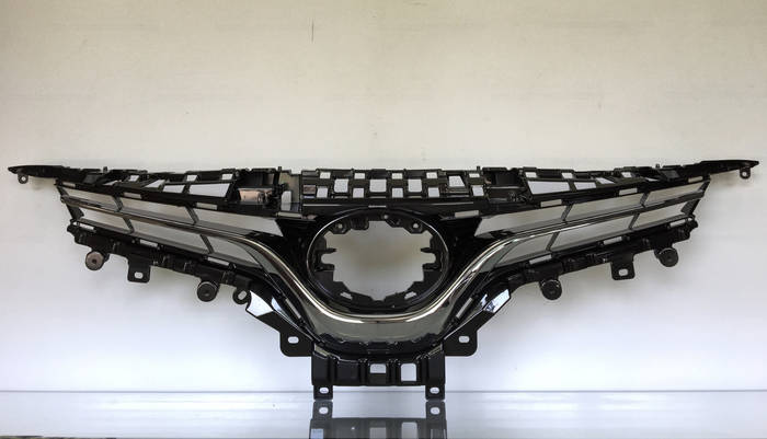 Решітка переднього бампера верхня CAMRY 2017-2021 LE 53101-06E10, 53101 ...