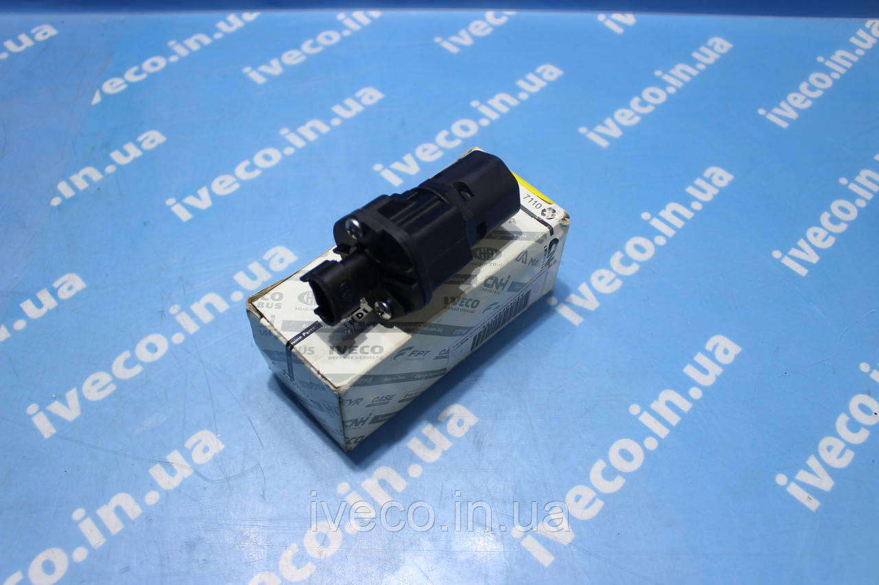 Кнопка підіймання й опускання кабіни Iveco Stralis 504026617: продаж ...