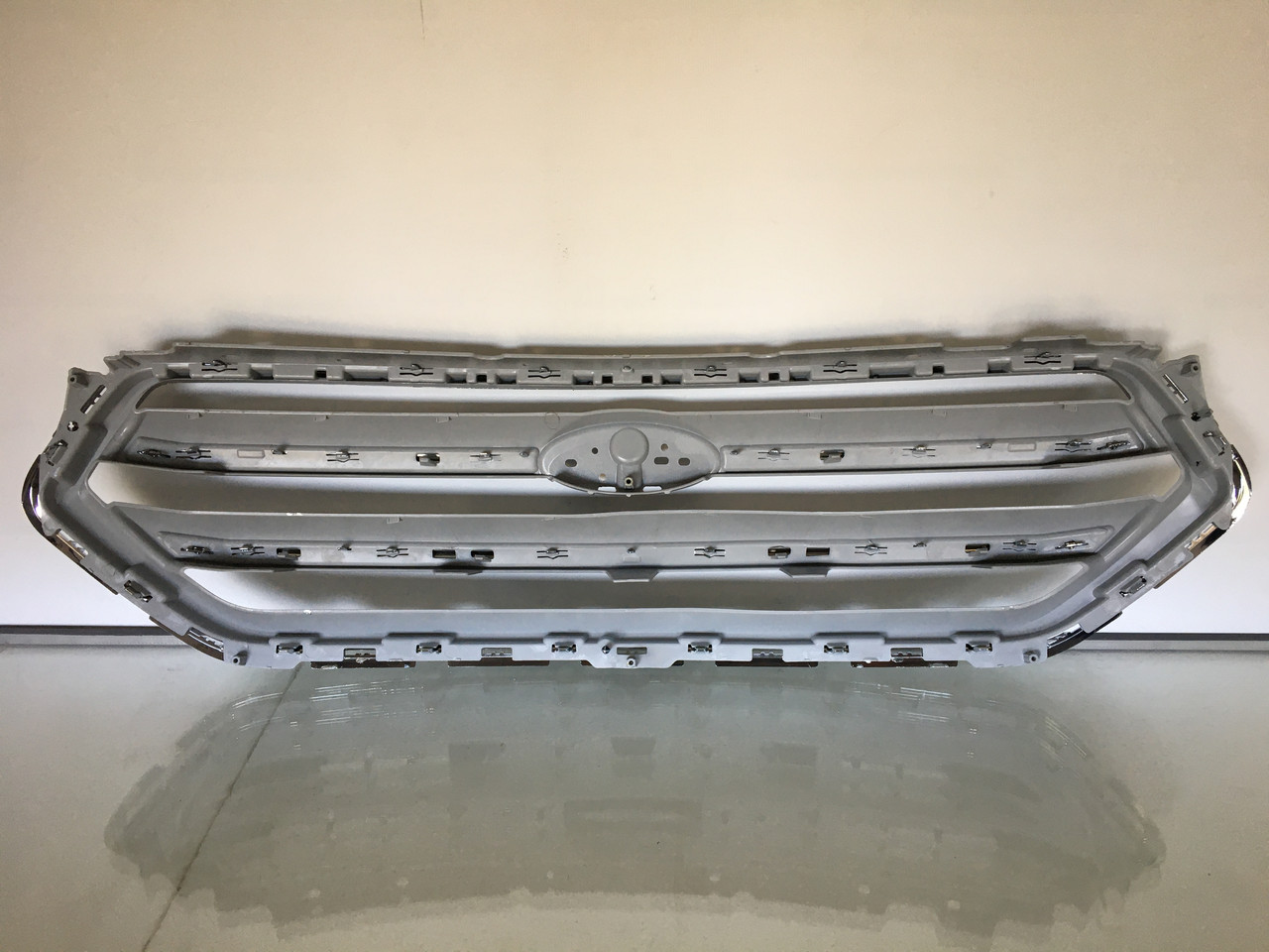 Решетка радиатора grill Ford Escape MK3 17-19 серая с хром полоски GJ5Z ...