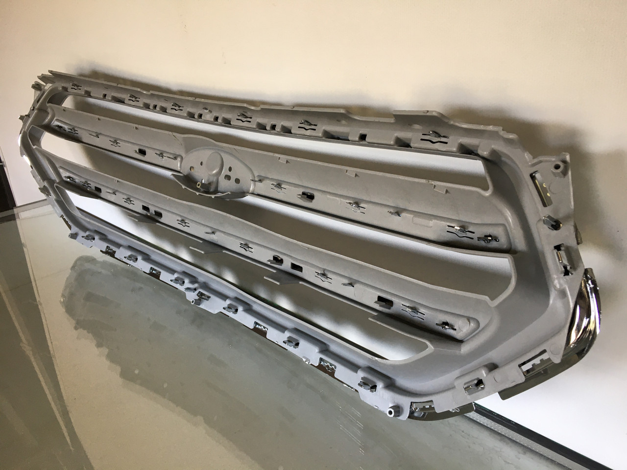 Решетка радиатора grill Ford Escape MK3 17-19 серая с хром полоски GJ5Z ...